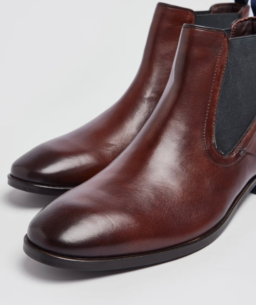 Pod Phoenix Men's Elastic Side Chelsea Boot – Hobson Shoes